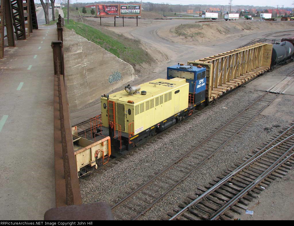 080430018 BNSF westbound on North Receiver at Northtown Yard